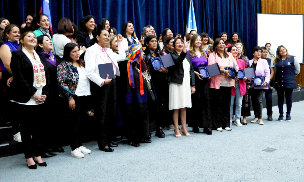Entregan reconocimiento a mujeres destacadas que contribuyen al ...